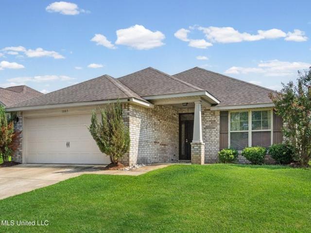 1883 Central Ridge Dr, Southaven, MS 38671
