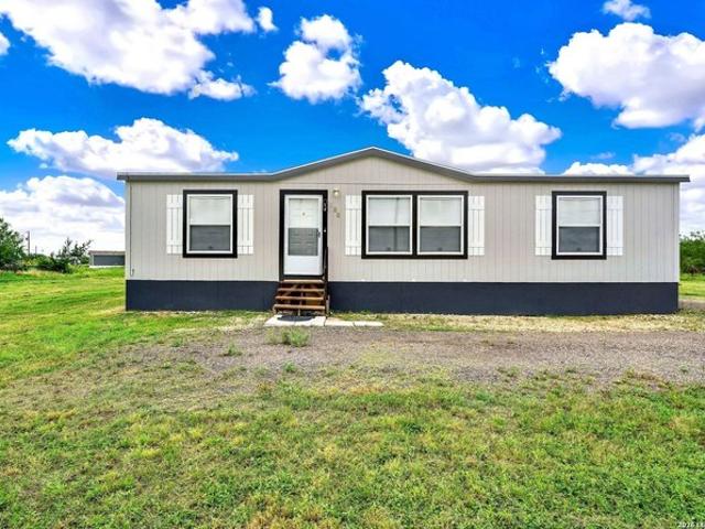 188 County Road 4643, Hondo, TX 78861
