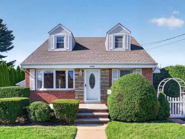 188 Arlington St, Mineola, NY 11501