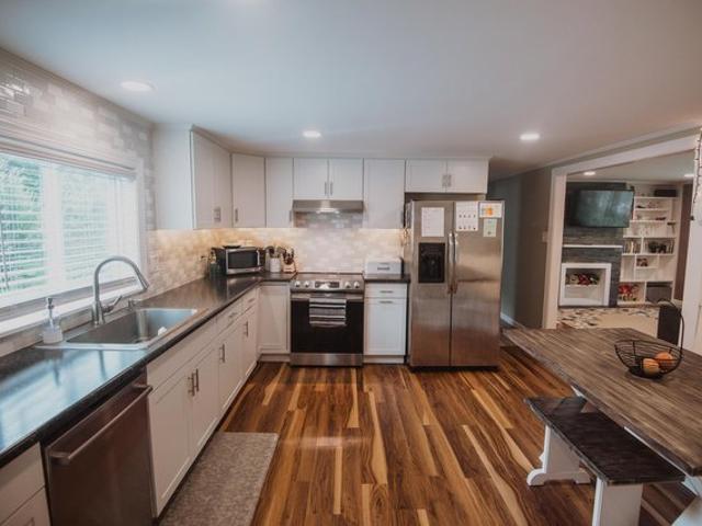 188 Middlesex Rd, Topsham, ME 04086