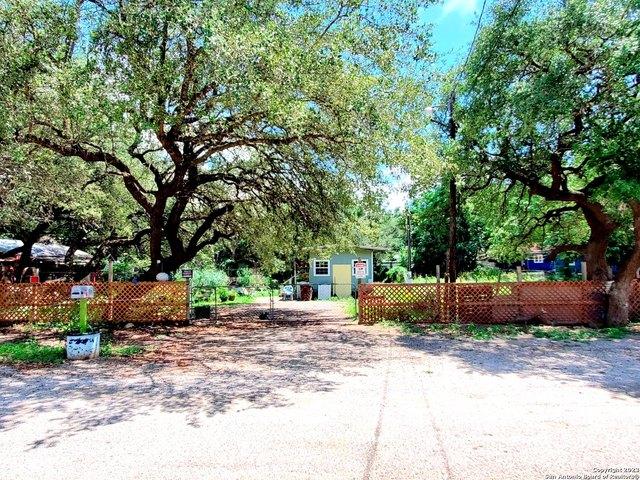 188 Sundown Ln, Poteet, TX 78065