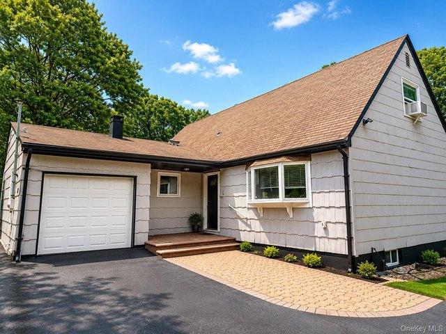 188 W End Ave, Shirley, NY 11967
