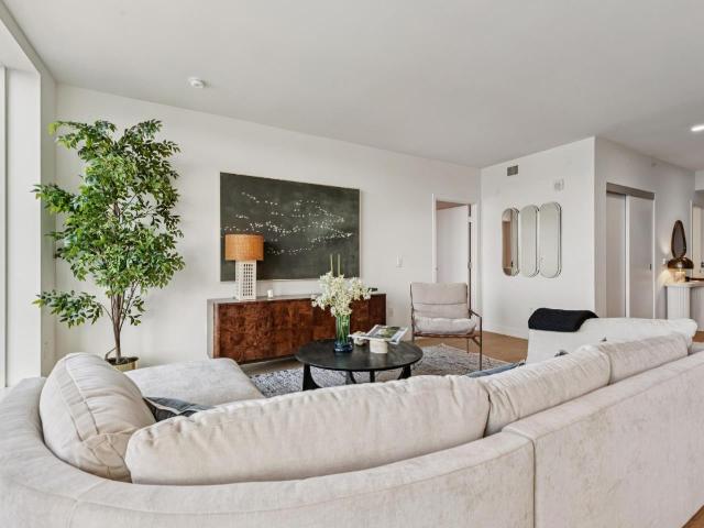 188 W Saint James Street 10412