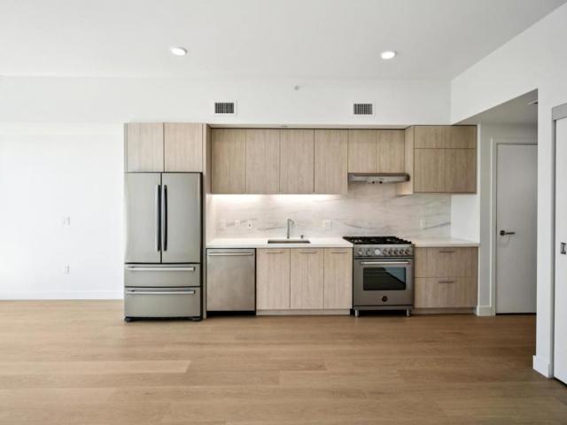 188 W Saint James Street 10308