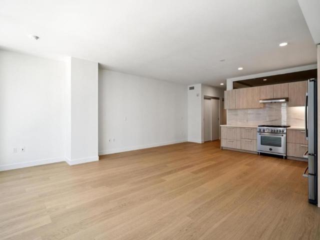 188 W St James Street 11107