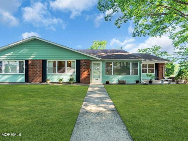 188B Sterling Ct, Lakewood, NJ 08701