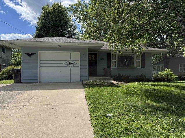 1894 N Ridge Dr, Freeport, IL 61032