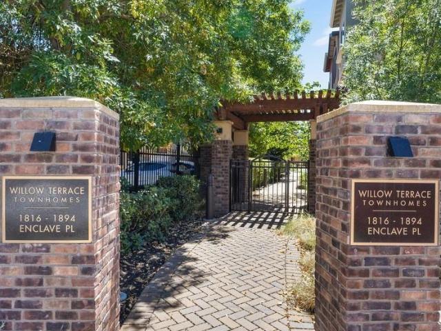 1894 Enclave Pl