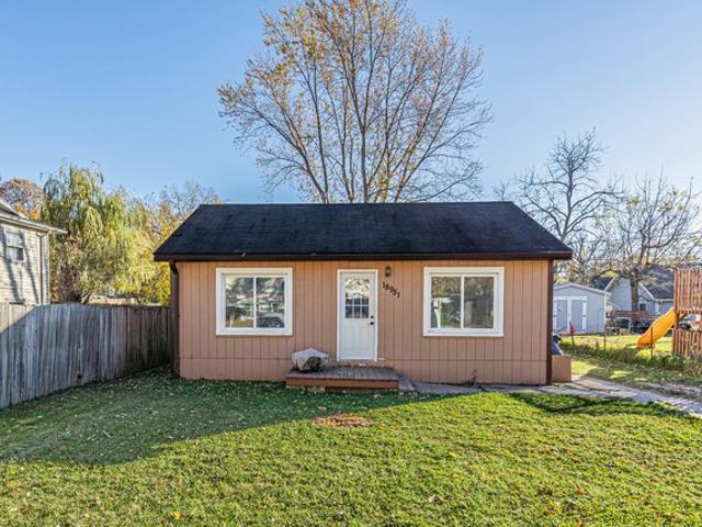 18951 W Hickory St, Mundelein, IL 60060