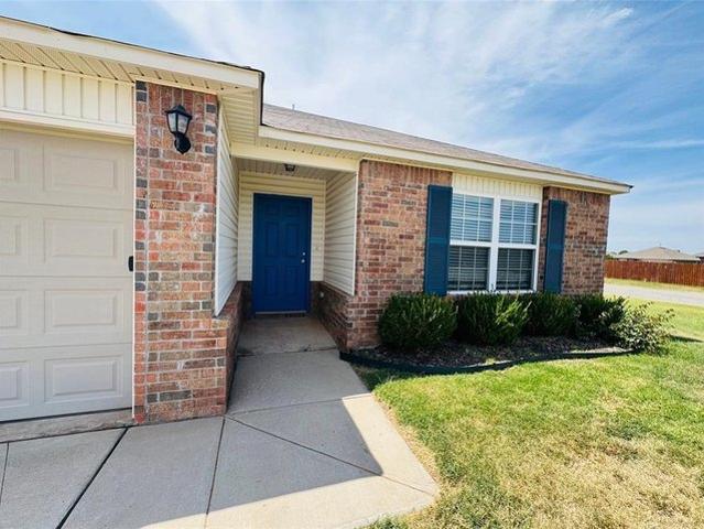 1895 Bartlett Dr, Newcastle, OK 73065
