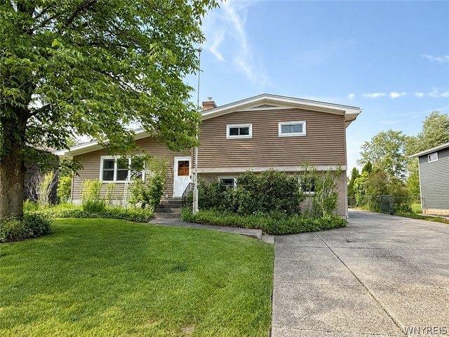 1895 Bruce Ln, Grand Island, NY 14072