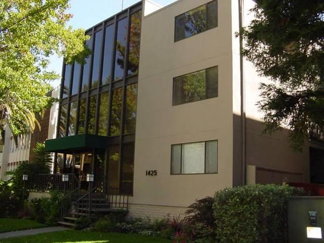 $1895 / 1br Top Floor Top Drawer