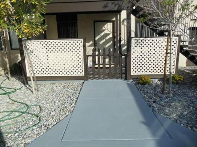 $1895 / 2br With Move in Bonus! Newly updated first floor unit! Available NOW!