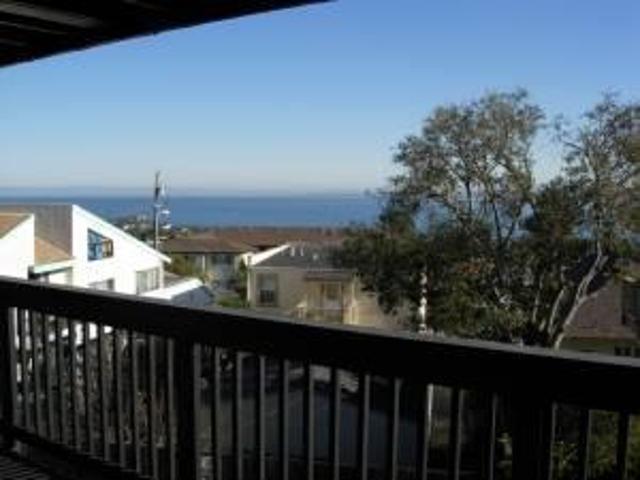 $1895 / 2br JUST REDUCED! Offering Spectacular View of Bay! Monterey