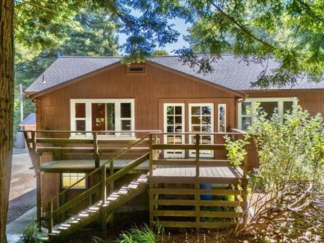 18961 Symes Ln, Fort Bragg, CA 95437