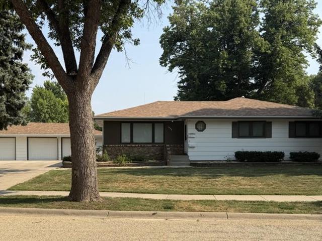 1896 Eisenhower Cir, Aberdeen, SD 57401