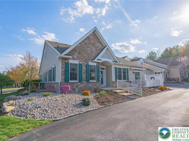 1896 Jeanine Way, Lower Saucon Township, PA 18055