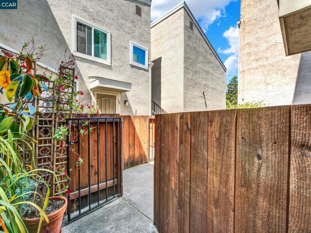 1896 San Vincente Dr 12