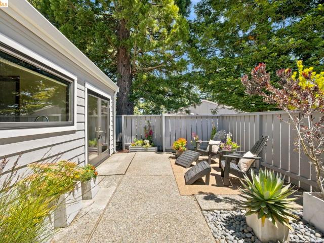 1897 Ascot DR