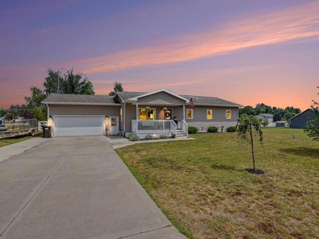 18986 Serenity Dr, Big Rapids, MI 49307