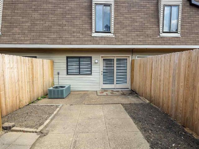 1898 e poplar woods cir