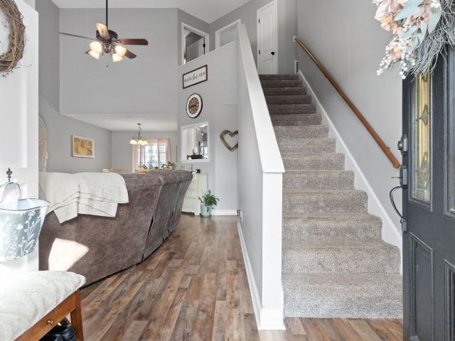 1898 Roscoe Dr