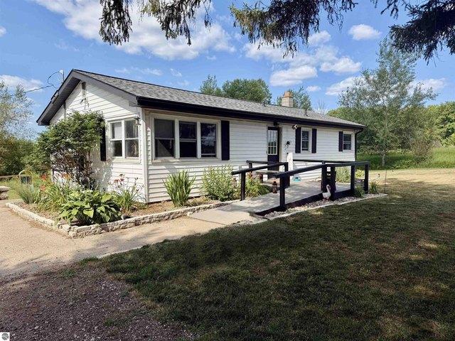 18994 W Two Mile Rd, Hersey, MI 49639