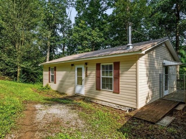 1899 Arrowhead Dr, Monterey, TN 38574