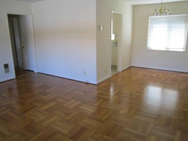 $1899 / 1br 676ft² Cozy 1 Bedroom w/ Hardwood Floors, Close To Cal Train, PG&E Included