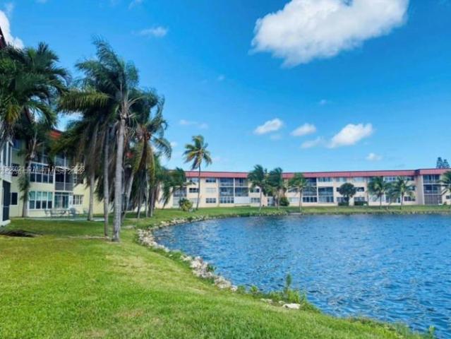 18901 14th Ave NE #106, Miami, FL 33179