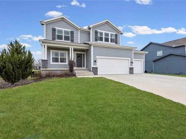 18910 Ocheltree St, Spring Hill, KS 66083