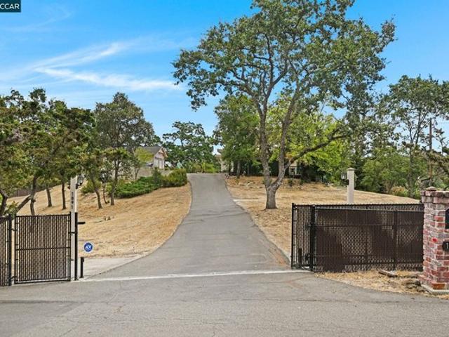 1891 Meadow Ln, Walnut Creek, CA 94595