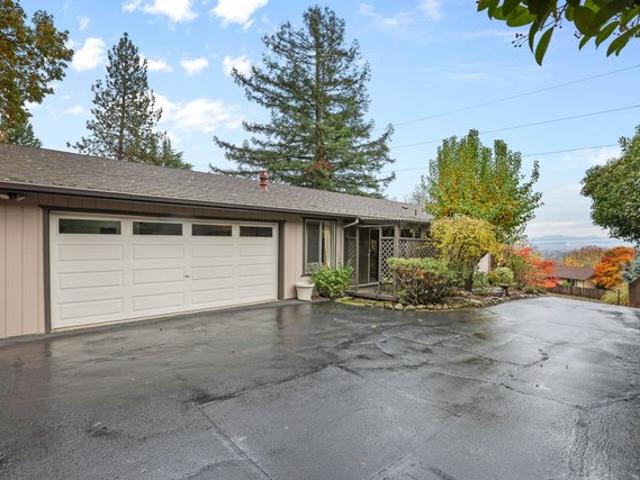 1891 NE Beacon Dr, Grants Pass, OR 97526