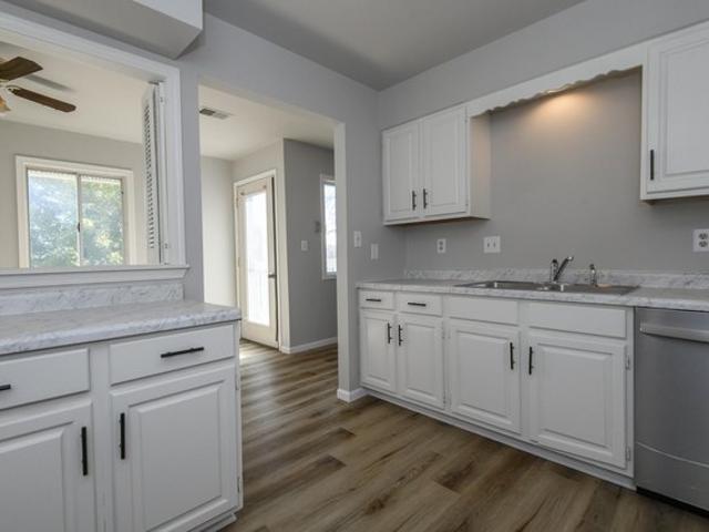 1891 Parknoll Ln, Port Washington, WI 53074