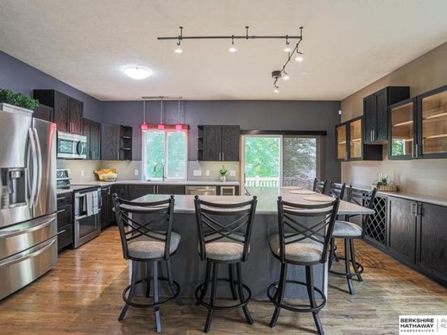18921 K St, Omaha, NE 68135