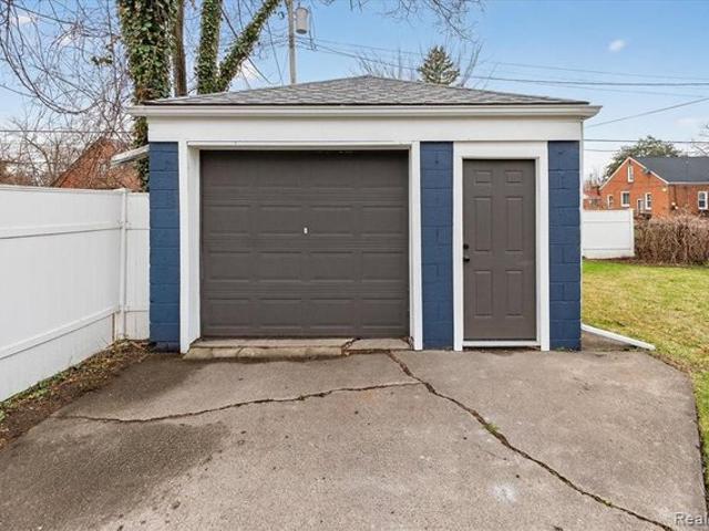 18921 Saint Marys St, Detroit, MI 48235
