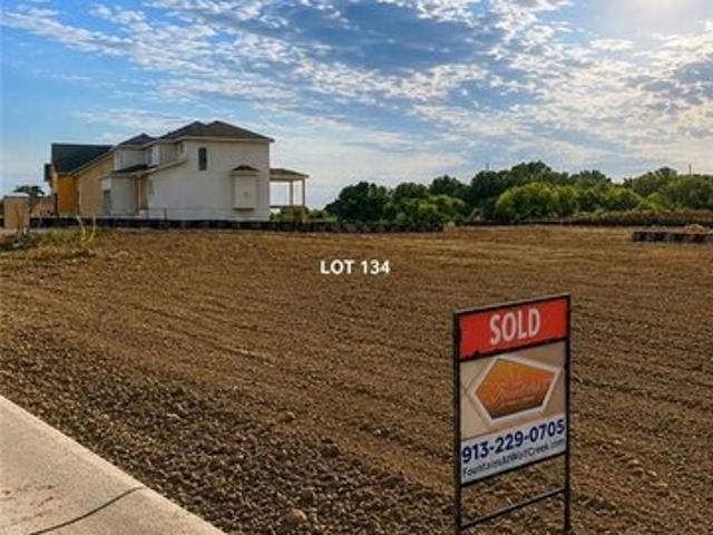 18922 W 193rd Ter, Spring Hill, KS 66071