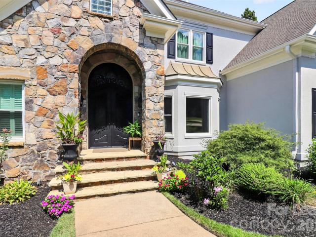 18928 Peninsula Point Drive