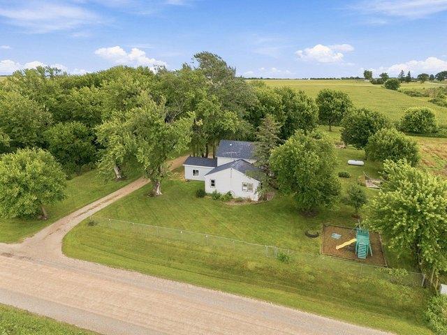 1892 Ivanhoe Ave, New Hampton, IA 50659