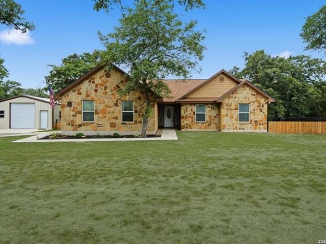 189 Champions Blvd, La Vernia, TX 78121