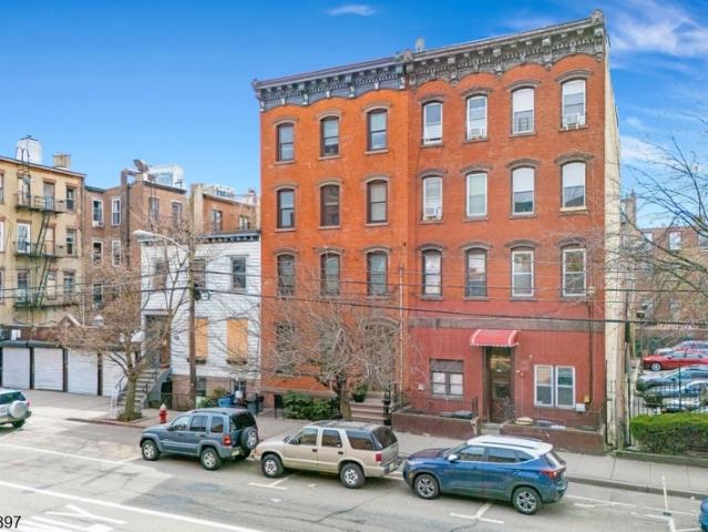 189 Christopher Columbus Dr # 1