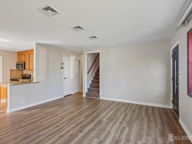 189 Bloomfield Avenue