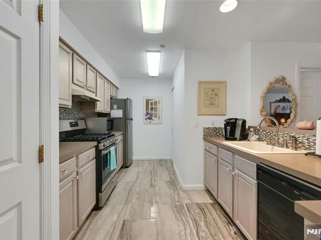 189 Forest Avenue # 411