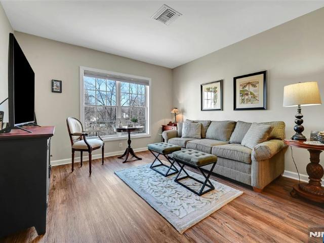 189 Forest Avenue # 216