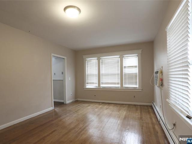 189 Hawthorne Avenue # 1st flr