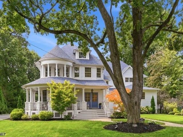 189 Highfield Ln, Nutley, NJ 07110