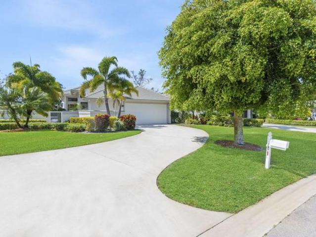 189 Orange Tree Dr, Atlantis, FL 33462