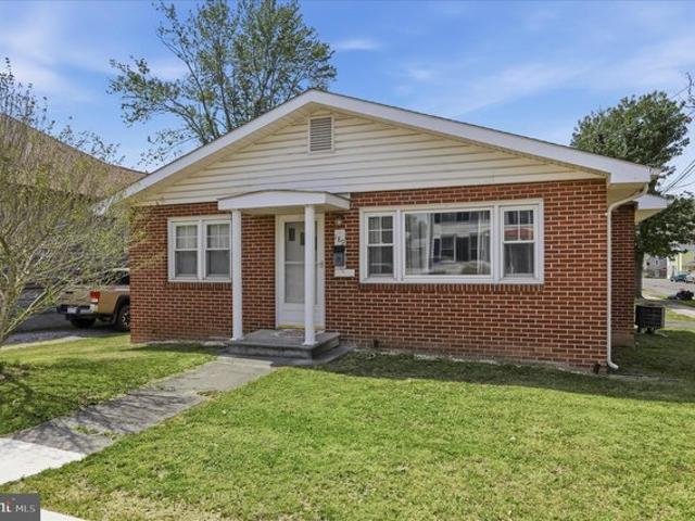 189 N High St, Romney, WV 26757
