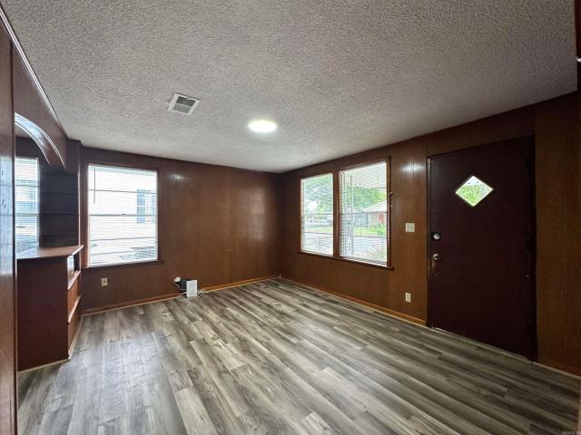189 Roosevelt Road