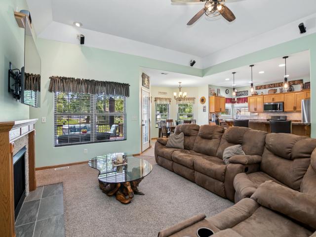 189 W Cermak Road